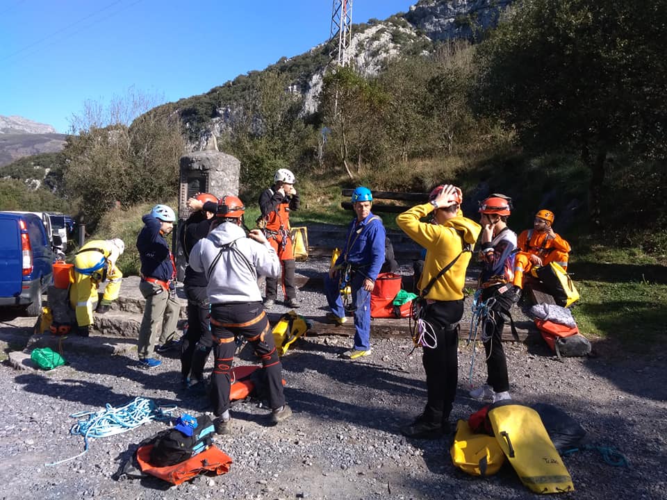 Curso de Inciciacion a la Espeleología ADEMCO-ESOCAM – GUIAS DE LAS ...